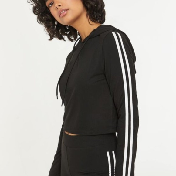 Ardene | Tops | Ardene Soft Cropped Pullover Hoodie With Racing Stripes ...